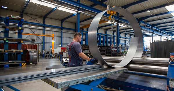 Roll bending of metal sheets up to 2,500 mm width